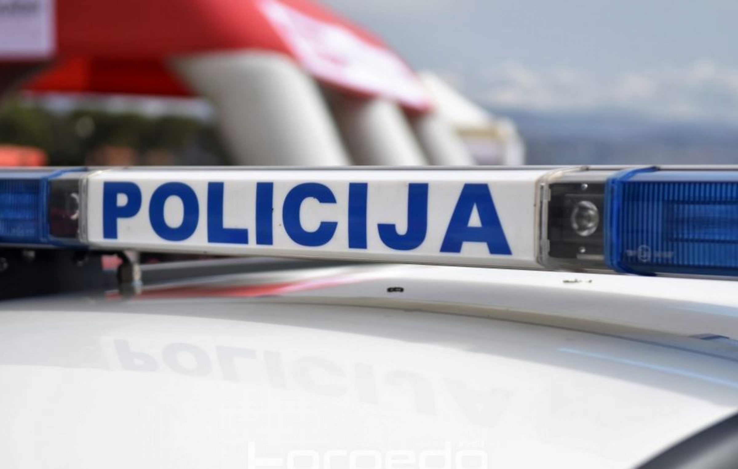 Usred bijela dana na Krku pijan i bez vozačke namjerno oštetio parkirano vozilo – Bodulija.net