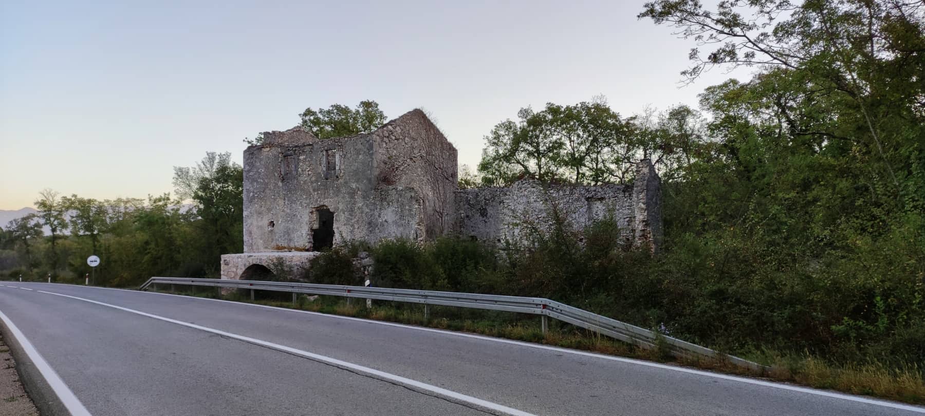 Ukleta kuća koja to nije: Ovo je priča o najintrigantnijoj kući na ...