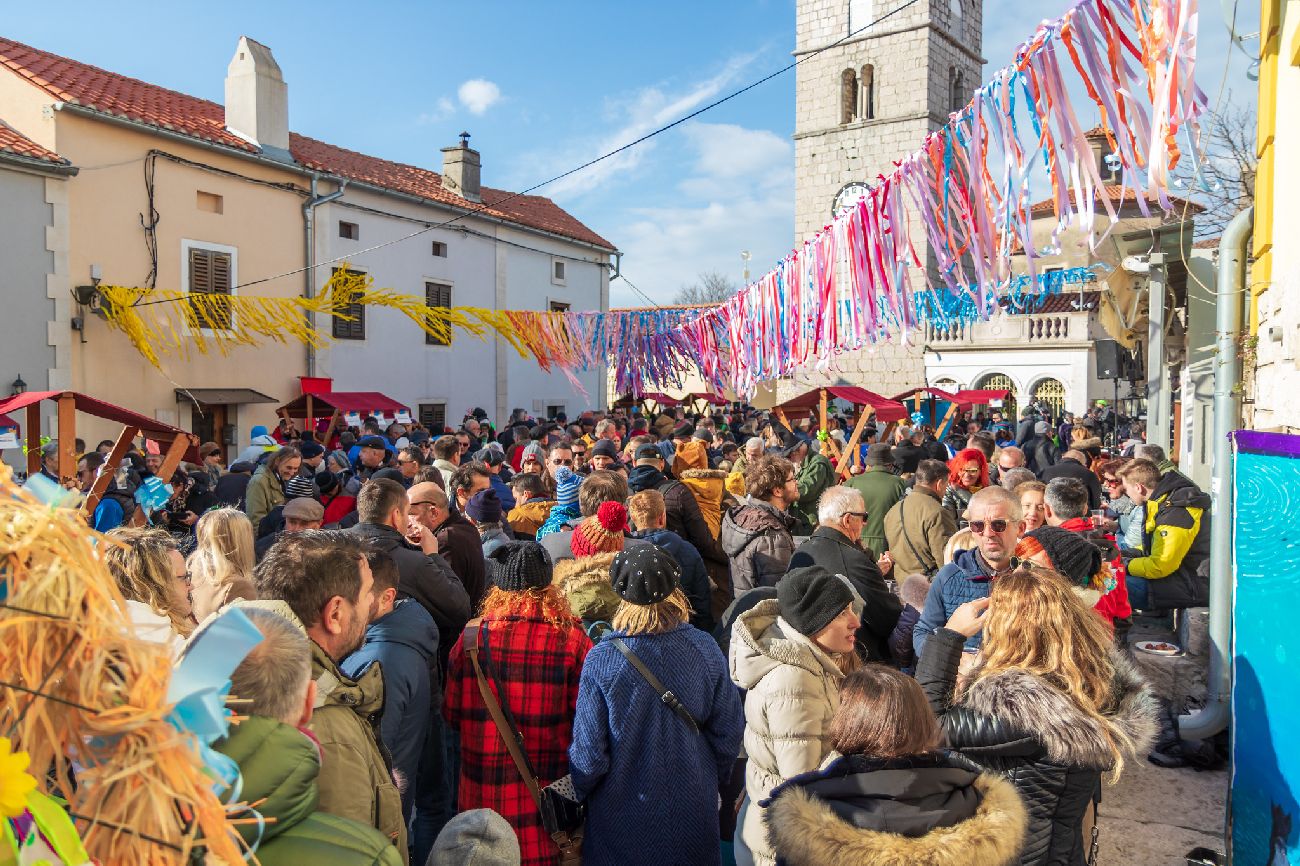 Legendarni Bljak fest, Traškare i maškarana ludnica stižu u Omišalj i ...