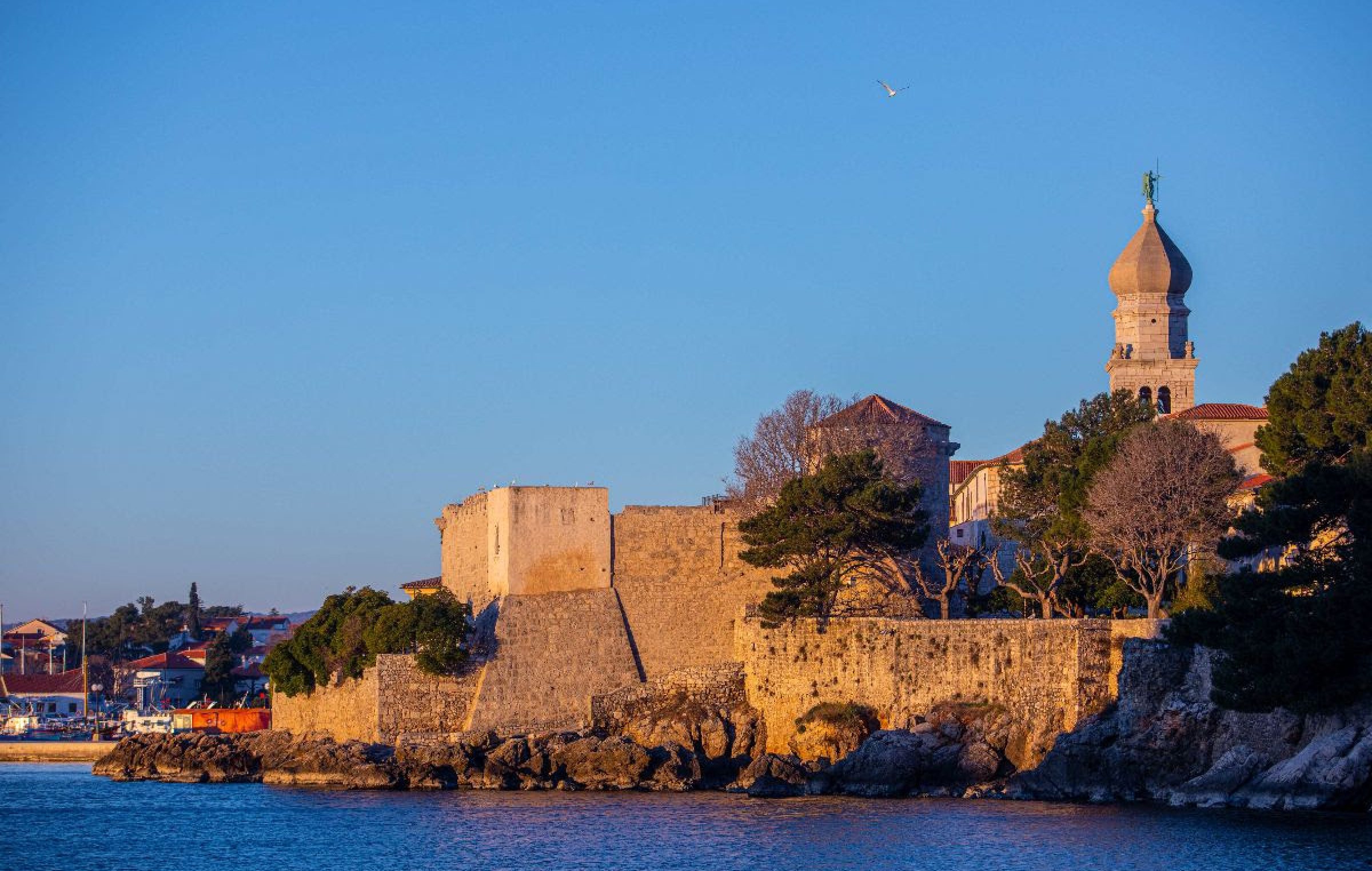 “Od krša do zlata”: Interpretacijske šetnje starom gradskom jezgrom ...